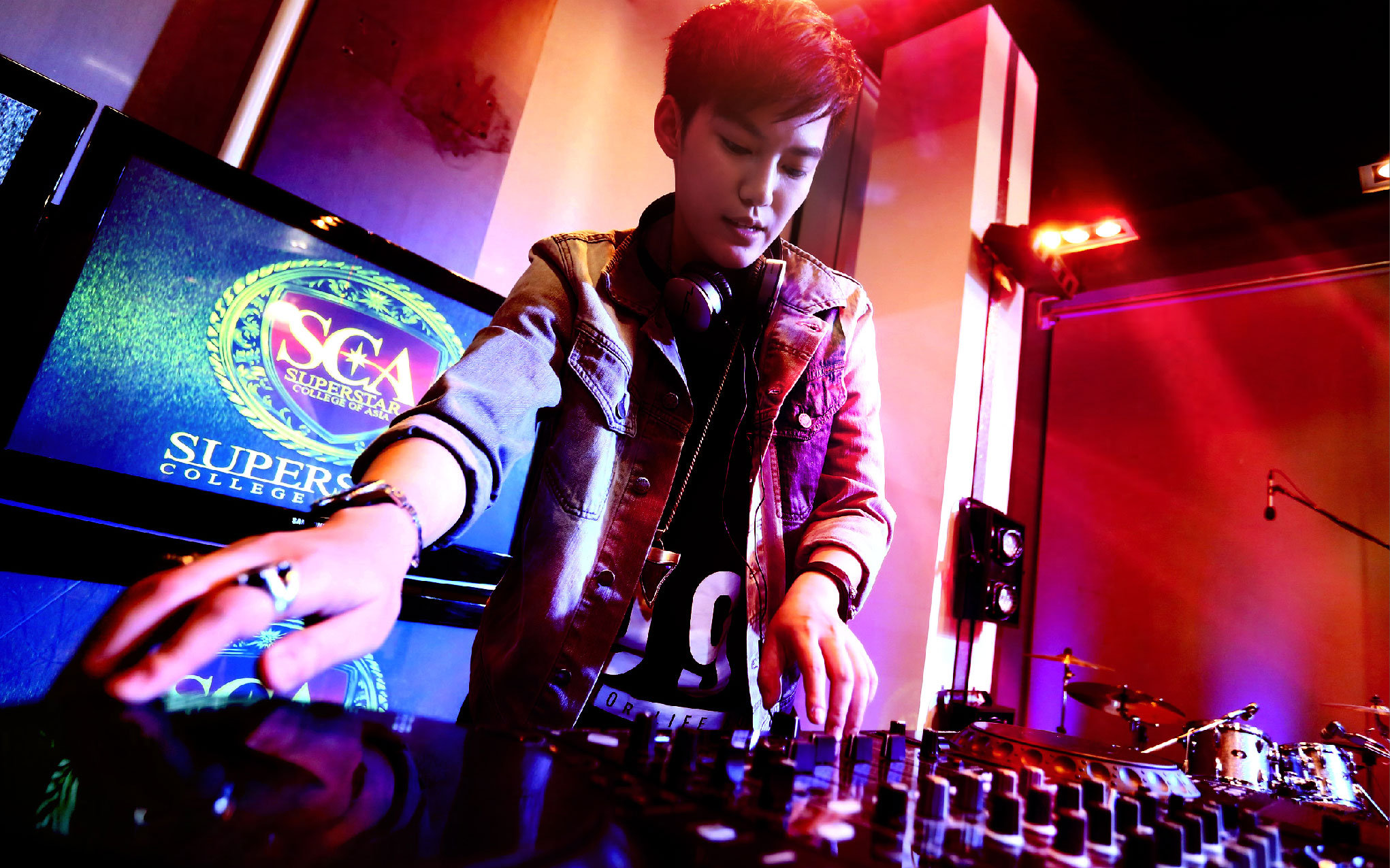 ดีเจ – SCA